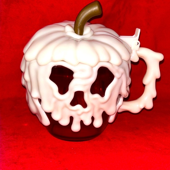 Disney | Kitchen | Disney Parks Evil Queen Glowing Poison Apple Sipper ...